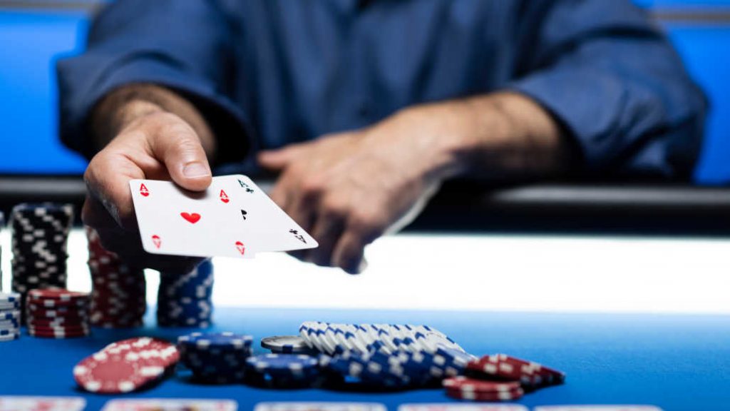 Deep Stack Poker Strategy – Do You Know How to Adjust In Tournaments?