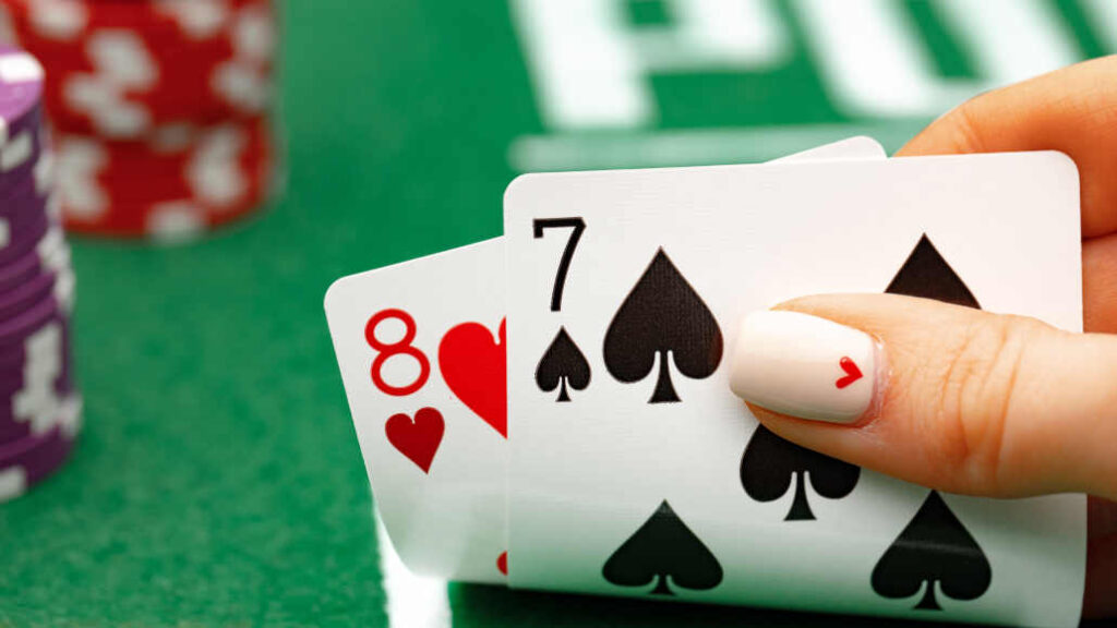 Playing Offsuit Connectors in Cash Games - Top Tips by Upswing Poker