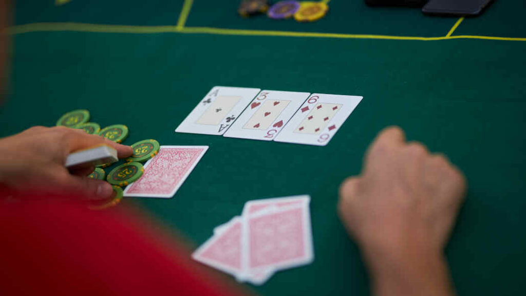 Playing Offsuit Connectors in Cash Games - Top Tips by Upswing Poker