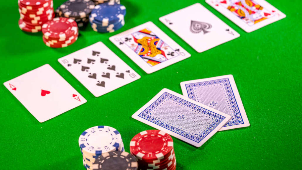 How to Successfully Bluff on the River – Top Tips by Upswing Poker