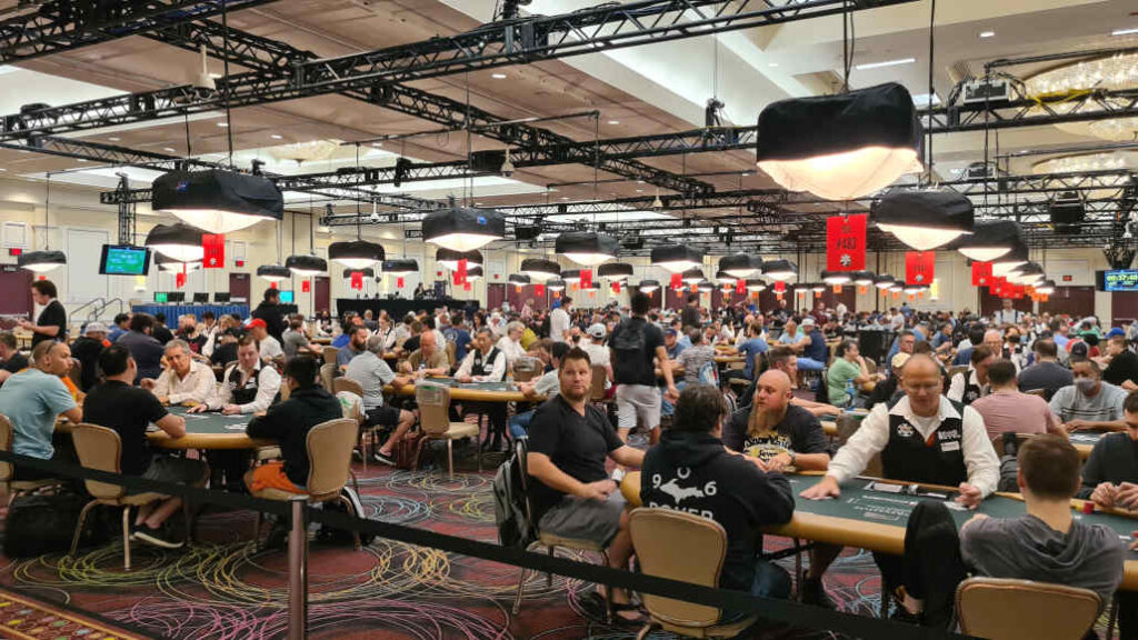 Deep Stack Poker Strategy – Do You Know How to Adjust In Tournaments?