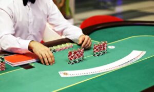 How to Deal Texas Holdem - Master Poker Deal Rules