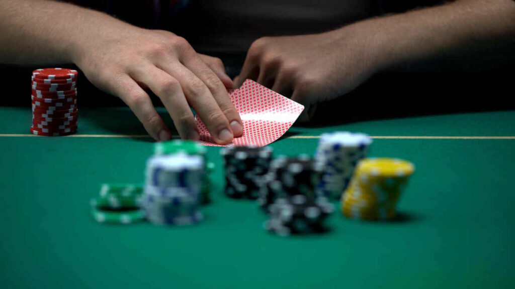 The Essential Bluffing Tips for Poker Newbies