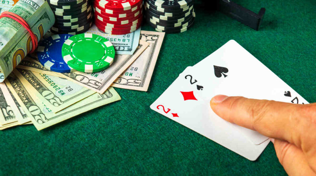 How to Play Small Pocket Pairs in Cash Games & Tournaments